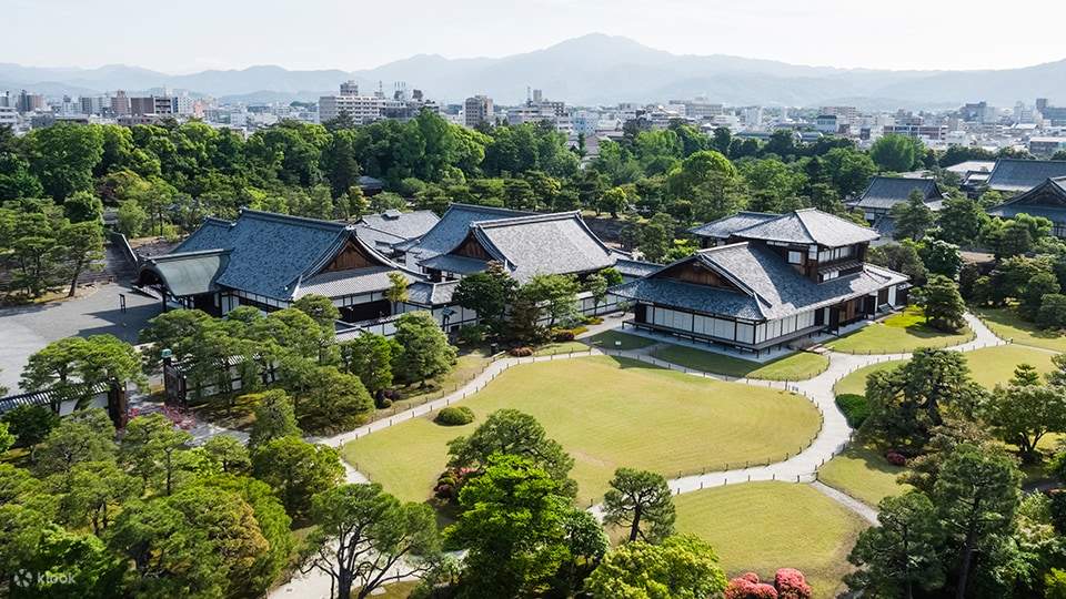 [Kyoto In-depth Tour] Nijo Castle + Kinkakuji Temple + Fushimi Inari ...